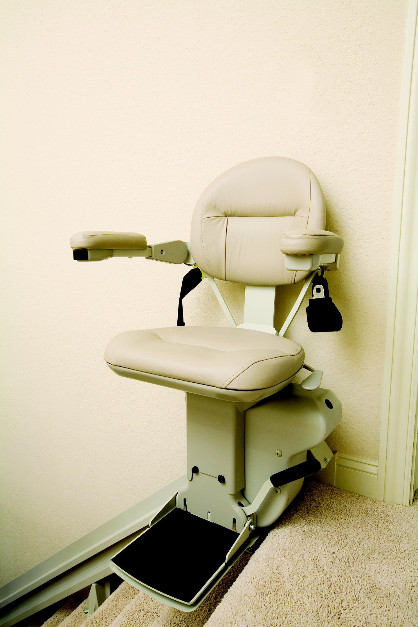 Electra-Ride LT Straight Rail Stairlift sre-2750 in San Fernando Valley